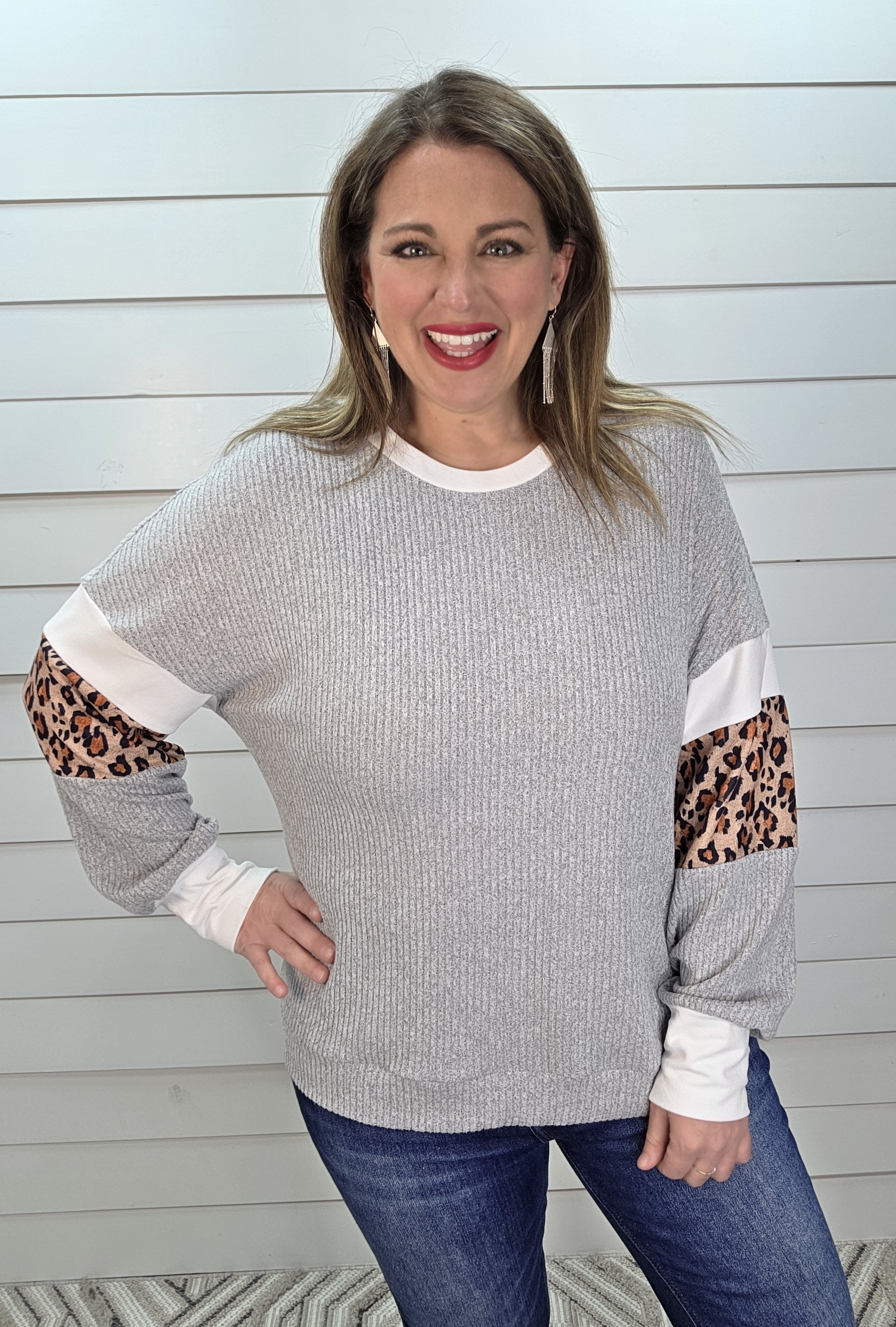 GREY BRUSHED KNIT RIBBED TOP W/ LEOPARD SLEEVE – Brooch Boutique